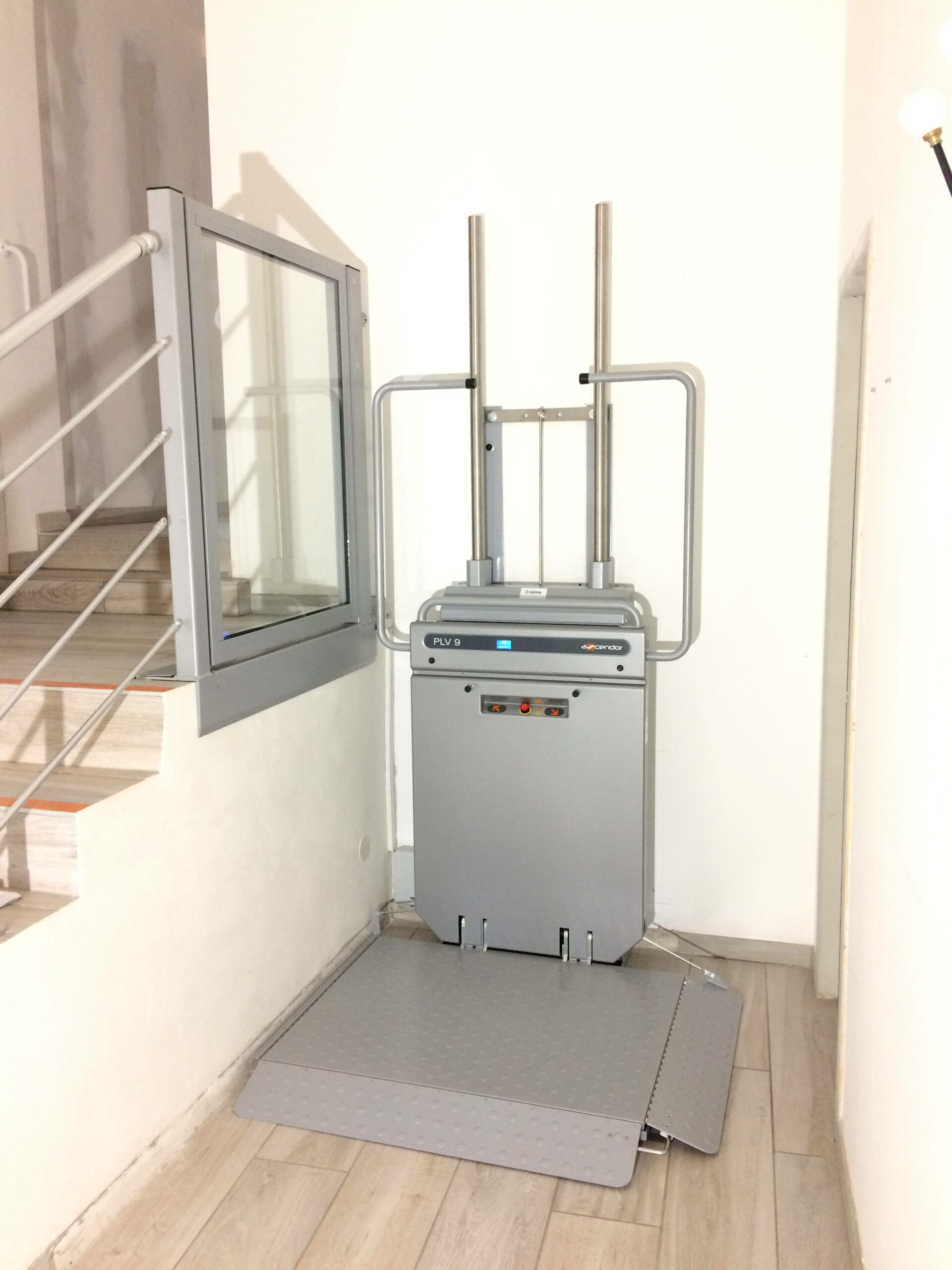 Installation d’une plateforme élévatrice verticale à Jaunac