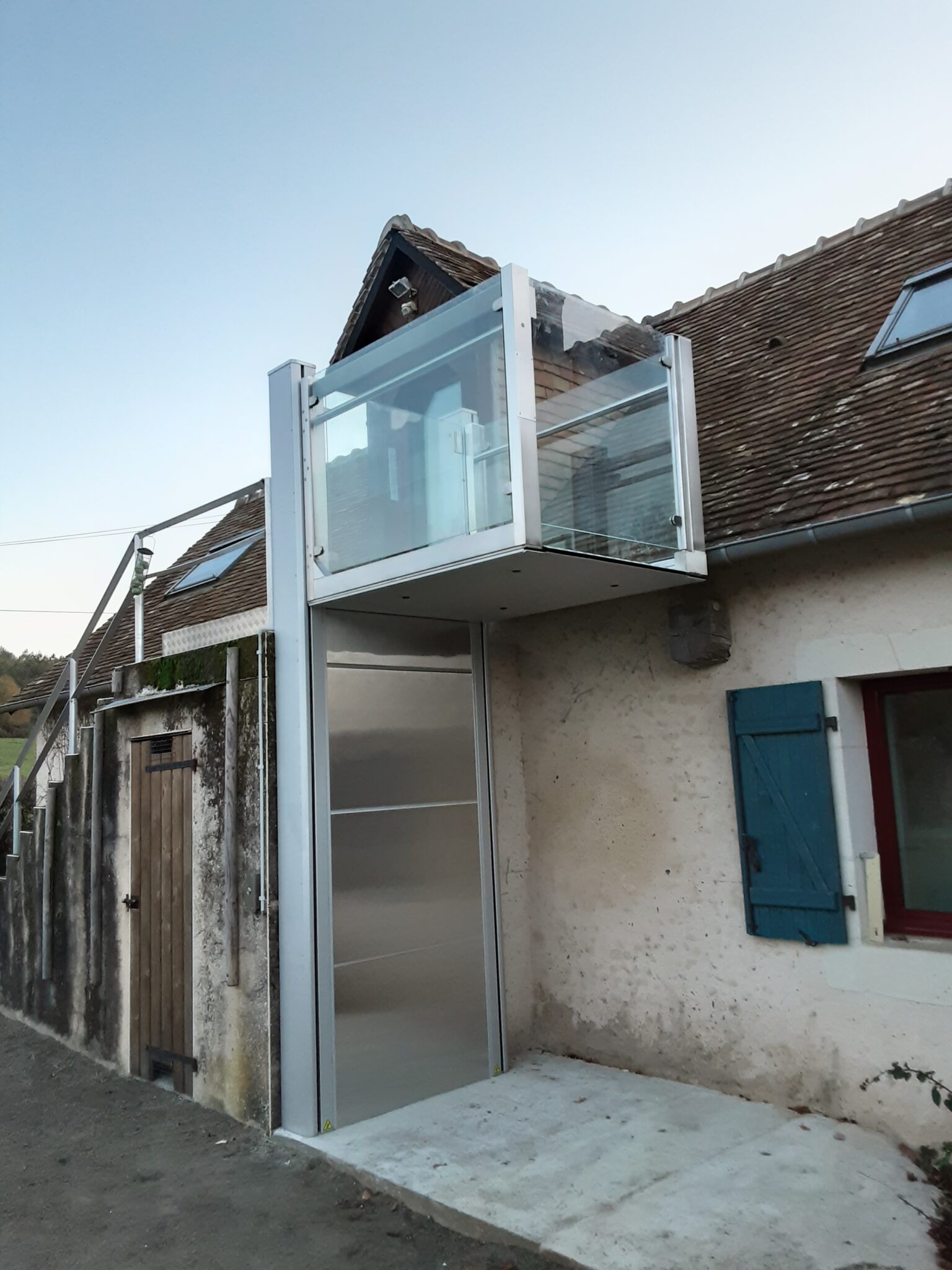 Installation d'un élévateur PMR dans la Sarthe