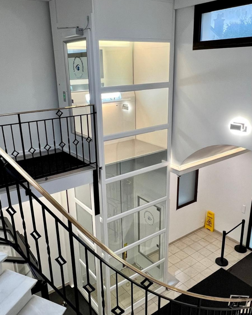 Installation d'un élévateur PMR dans un centre médical